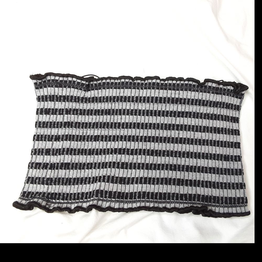 Urban Outfitters Puckered Lettuce-Edge Bra Top-L - Gem